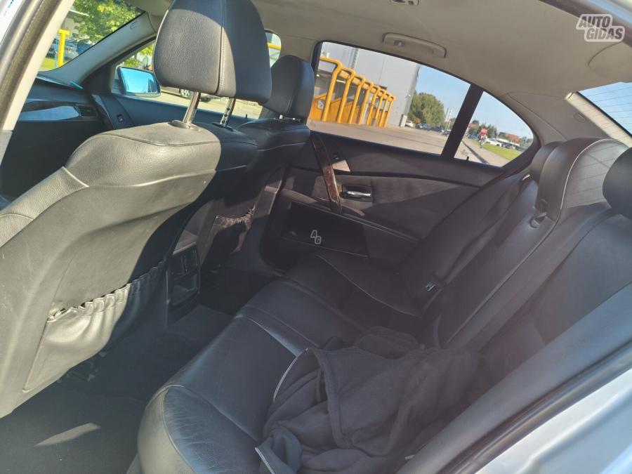 Pelēks BMW 530 2003 Panevēža, ar dzinēja tilpumu 3.00 L un nobraukumu 300 tūkst. km par 2800 €, foto 7 vietnē AUTOMOTO.COM.LV