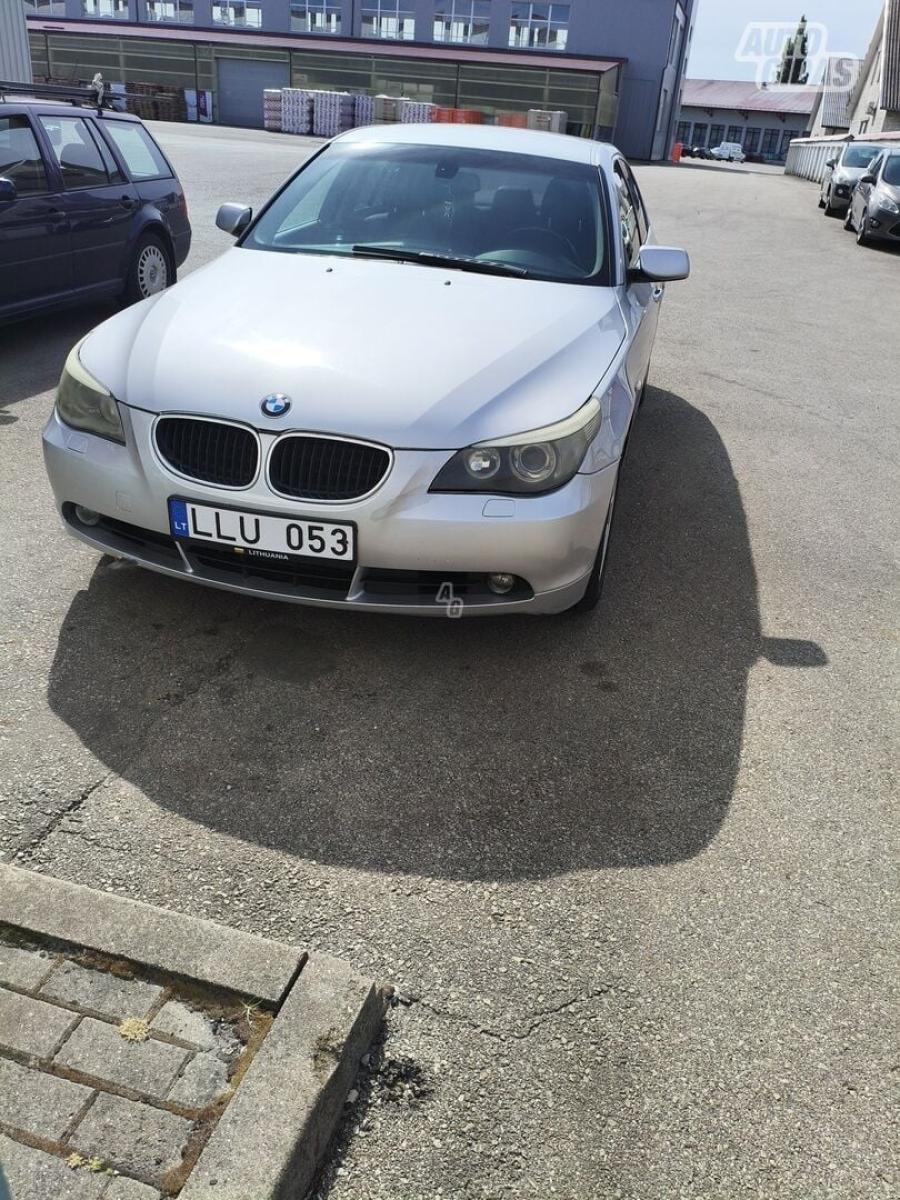 Pelēks BMW 530 2003 Panevēža, ar dzinēja tilpumu 3.00 L un nobraukumu 300 tūkst. km par 2800 €, foto 14 vietnē AUTOMOTO.COM.LV