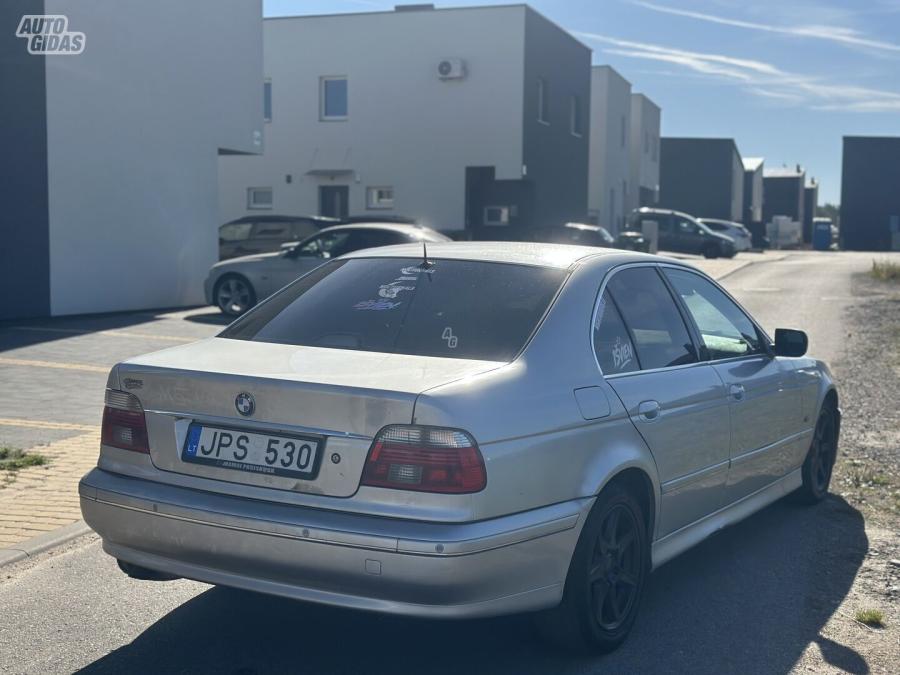 Pelēks BMW 530 2003 Kauņa, ar dzinēja tilpumu 3.00 L un nobraukumu 430 tūkst. km par 1500 €, foto 4 vietnē AUTOMOTO.COM.LV