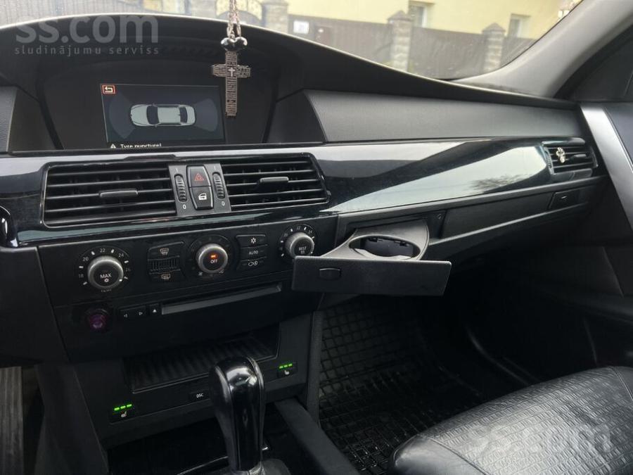 Grey BMW 530 2003 in Daugavpils, with an engine capacity of 3.00 L and mileage of 365 thousand km for 2800 €, photo 17 on AUTOMOTO.COM.LV