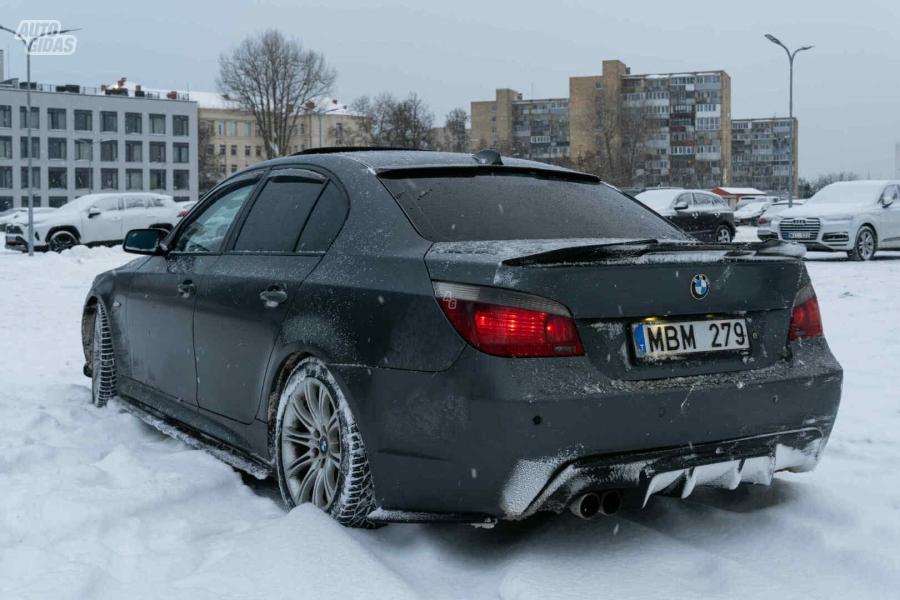 Grey BMW 530 2004 in Vilnius, with an engine capacity of 3.00 L and mileage of 380 thousand km for 4500 €, photo 9 on AUTOMOTO.COM.LV