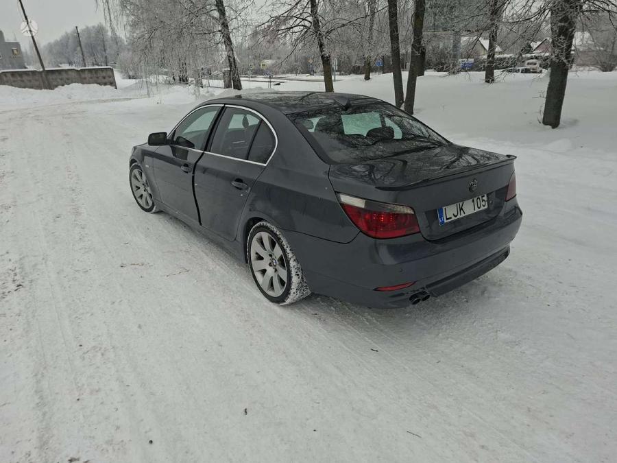 Grey BMW 530 2004 in Ukmerge, with an engine capacity of 2.99 L and mileage of 380 thousand km for 3400 €, photo 4 on AUTOMOTO.COM.LV
