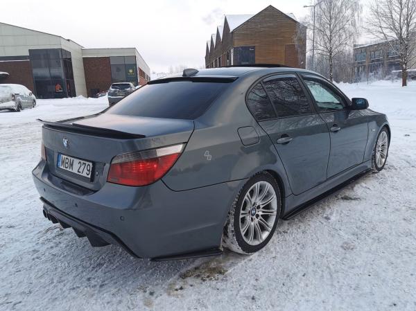 Pelēks BMW 530 2004 Viļņa, ar dzinēja tilpumu 3.00 L un nobraukumu 377 tūkst. km par 5150 €, foto 6 vietnē AUTOMOTO.COM.LV