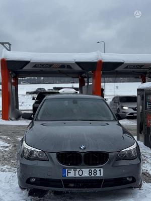 Pelēks BMW 530 2004 Viļņa, ar dzinēja tilpumu 3.00 L un nobraukumu 390 tūkst. km par 3699 €, foto  vietnē AUTOMOTO.COM.LV