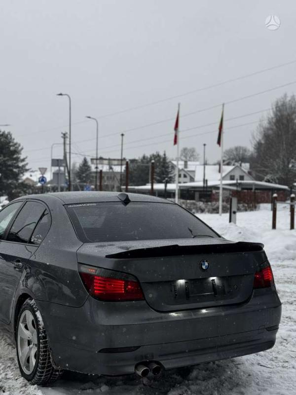 Grey BMW 530 2004 in Vilnius, with an engine capacity of 3.00 L and mileage of 390 thousand km for 3699 €, photo 3 on AUTOMOTO.COM.LV