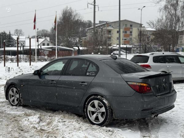 Grey BMW 530 2004 in Vilnius, with an engine capacity of 3.00 L and mileage of 390 thousand km for 3699 €, photo 5 on AUTOMOTO.COM.LV