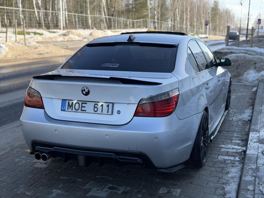 Pelēks BMW 530 2004 Viļņa, ar dzinēja tilpumu 3.00 L un nobraukumu 405 tūkst. km par 4599 €, foto 11 vietnē AUTOMOTO.COM.LV
