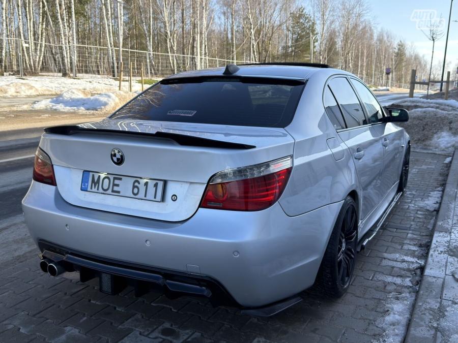 Pelēks BMW 530 2004 Viļņa, ar dzinēja tilpumu 3.00 L un nobraukumu 405 tūkst. km par 4599 €, foto 12 vietnē AUTOMOTO.COM.LV