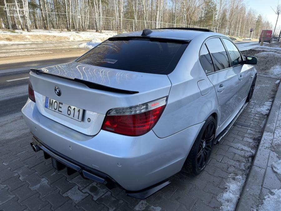 Pelēks BMW 530 2004 Viļņa, ar dzinēja tilpumu 3.00 L un nobraukumu 405 tūkst. km par 4599 €, foto 13 vietnē AUTOMOTO.COM.LV