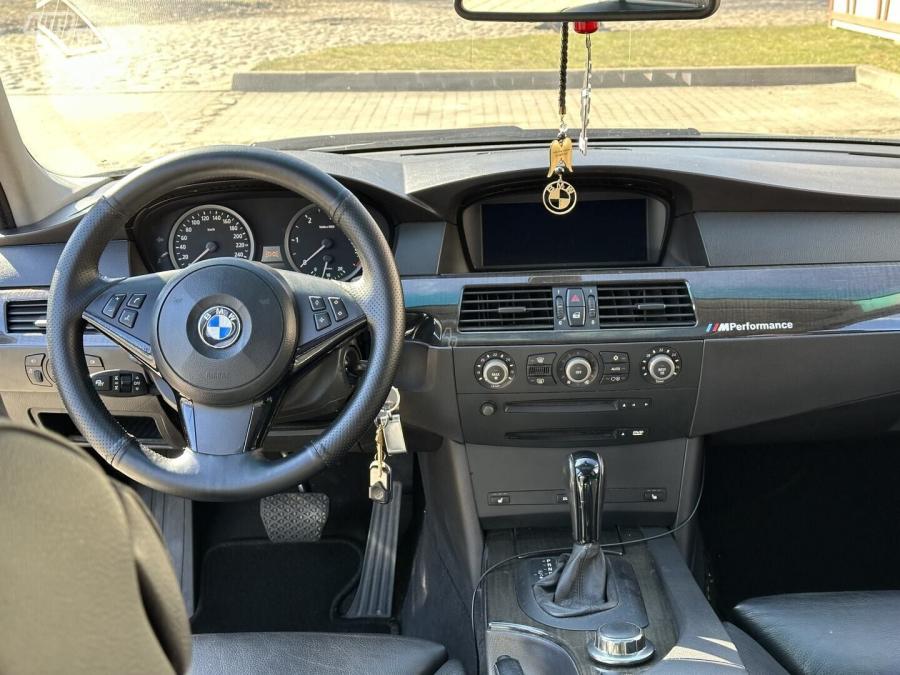 Pelēks BMW 530 2004 Šilutė, ar dzinēja tilpumu 3.00 L un nobraukumu 390 tūkst. km par 4300 €, foto 15 vietnē AUTOMOTO.COM.LV