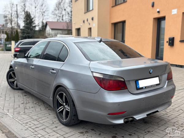 Pelēks BMW 530 2004 Kauņa, ar dzinēja tilpumu 3.00 L un nobraukumu 450 tūkst. km par 2500 €, foto 4 vietnē AUTOMOTO.COM.LV