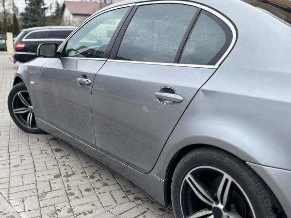 Pelēks BMW 530 2004 Kauņa, ar dzinēja tilpumu 3.00 L un nobraukumu 450 tūkst. km par 2500 €, foto 9 vietnē AUTOMOTO.COM.LV