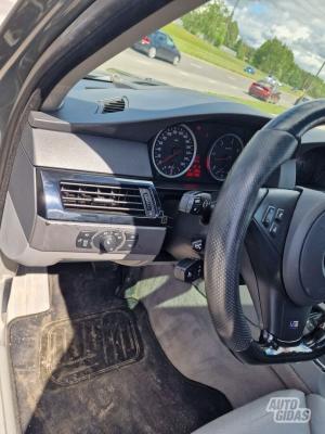 Pelēks BMW 530 2004 Kauņa, ar dzinēja tilpumu 3.00 L un nobraukumu 424 tūkst. km par 5990 €, foto 18 vietnē AUTOMOTO.COM.LV