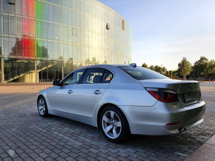 Grey BMW 530 2004 in Siauliai, with an engine capacity of 2.99 L and mileage of 436 thousand km for 3700 €, photo 3 on AUTOMOTO.COM.LV