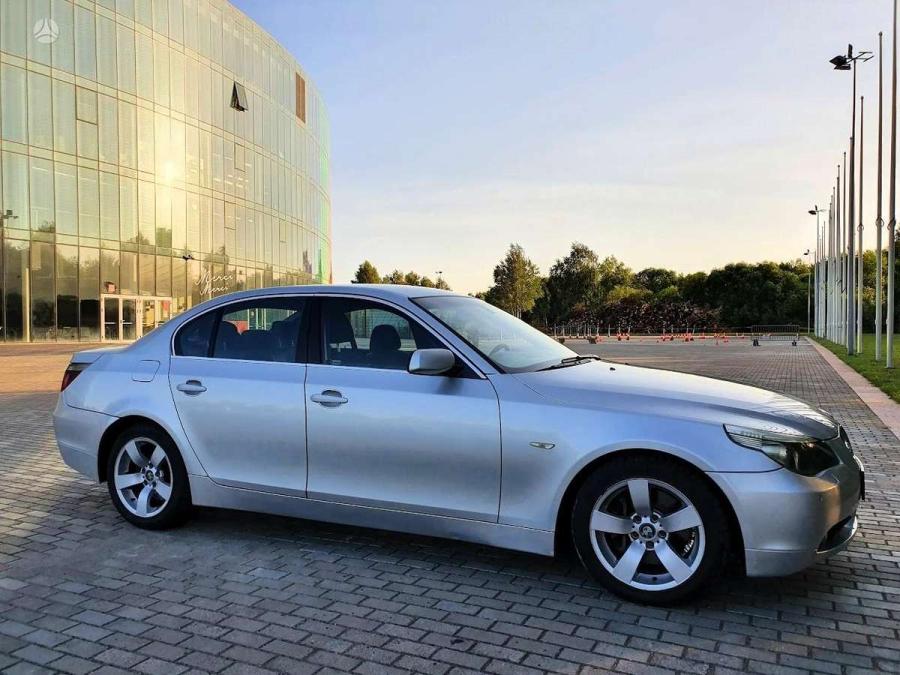 Grey BMW 530 2004 in Siauliai, with an engine capacity of 2.99 L and mileage of 436 thousand km for 3700 €, photo 6 on AUTOMOTO.COM.LV