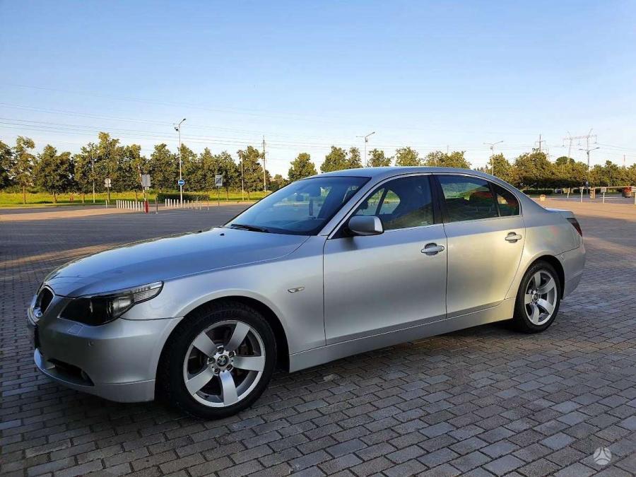 Grey BMW 530 2004 in Siauliai, with an engine capacity of 2.99 L and mileage of 436 thousand km for 3700 €, photo 7 on AUTOMOTO.COM.LV