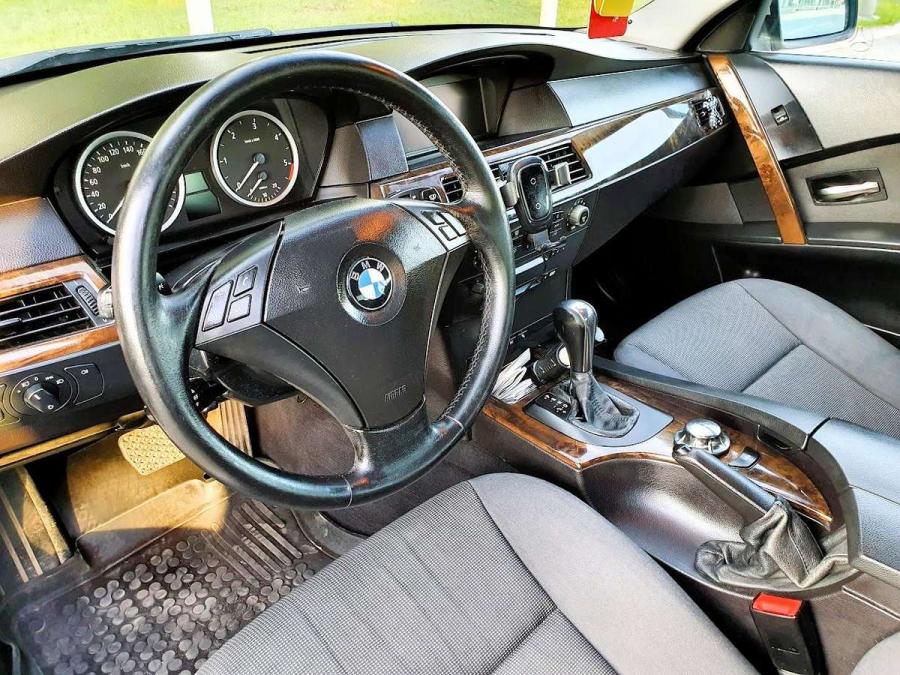 Grey BMW 530 2004 in Siauliai, with an engine capacity of 2.99 L and mileage of 436 thousand km for 3700 €, photo 8 on AUTOMOTO.COM.LV