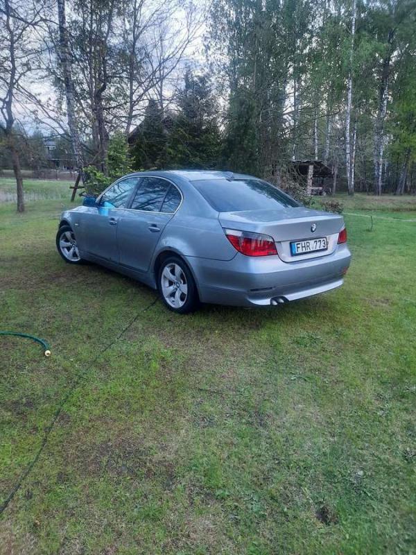 Pelēks BMW 530 2004 Kauņa, ar dzinēja tilpumu 3.00 L un nobraukumu 645 tūkst. km par 1300 €, foto 1 vietnē AUTOMOTO.COM.LV