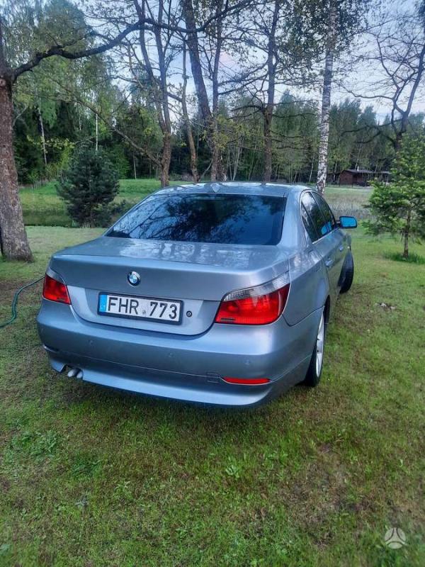 Pelēks BMW 530 2004 Kauņa, ar dzinēja tilpumu 3.00 L un nobraukumu 645 tūkst. km par 1300 €, foto 2 vietnē AUTOMOTO.COM.LV