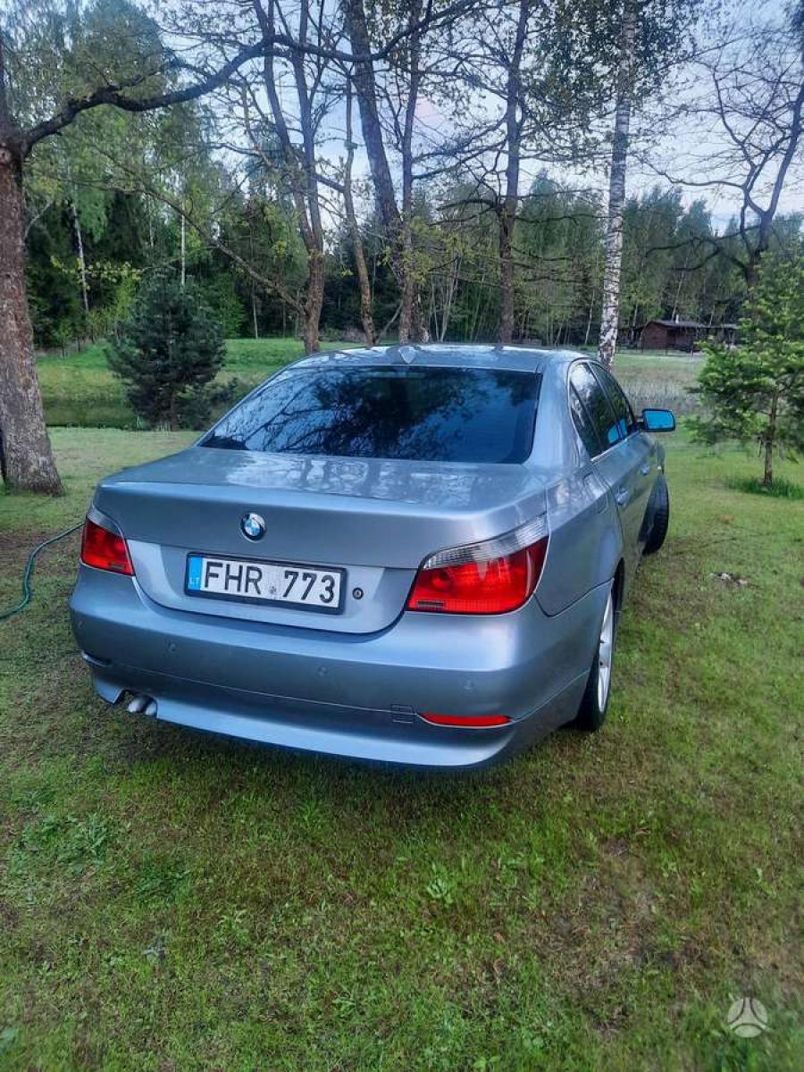 Pelēks BMW 530 2004 Kauņa, ar dzinēja tilpumu 3.00 L un nobraukumu 645 tūkst. km par 1300 €, foto 3 vietnē AUTOMOTO.COM.LV