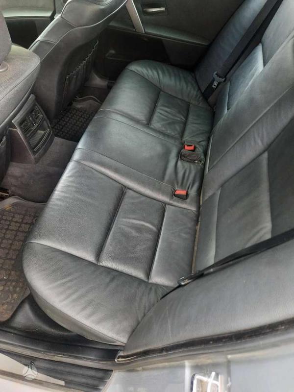 Pelēks BMW 530 2004 Kauņa, ar dzinēja tilpumu 3.00 L un nobraukumu 645 tūkst. km par 1300 €, foto 4 vietnē AUTOMOTO.COM.LV