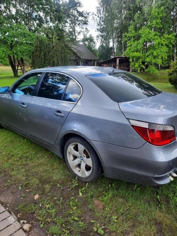 Pelēks BMW 530 2004 Kauņa, ar dzinēja tilpumu 3.00 L un nobraukumu 645 tūkst. km par 1300 €, foto 7 vietnē AUTOMOTO.COM.LV