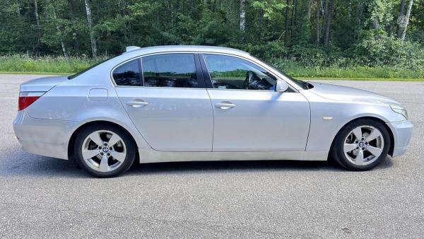 Pelēks BMW 530 2004 Ukmergė, ar dzinēja tilpumu 3.00 L un nobraukumu 450 tūkst. km par 2550 €, foto 1 vietnē AUTOMOTO.COM.LV