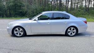 Grey BMW 530 2004 in Ukmerge, with an engine capacity of 3.00 L and mileage of 450 thousand km for 2550 €, photo 3 on AUTOMOTO.COM.LV