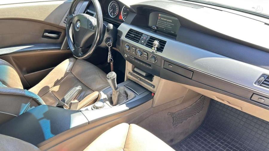 Grey BMW 530 2004 in Ukmerge, with an engine capacity of 3.00 L and mileage of 450 thousand km for 2550 €, photo 4 on AUTOMOTO.COM.LV
