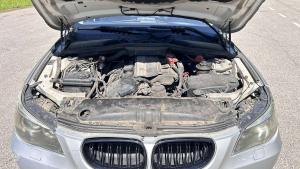 Grey BMW 530 2004 in Ukmerge, with an engine capacity of 3.00 L and mileage of 450 thousand km for 2550 €, photo 6 on AUTOMOTO.COM.LV