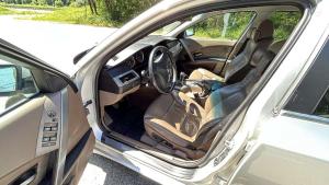 Grey BMW 530 2004 in Ukmerge, with an engine capacity of 3.00 L and mileage of 450 thousand km for 2550 €, photo 8 on AUTOMOTO.COM.LV