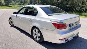Grey BMW 530 2004 in Ukmerge, with an engine capacity of 3.00 L and mileage of 450 thousand km for 2550 €, photo 12 on AUTOMOTO.COM.LV