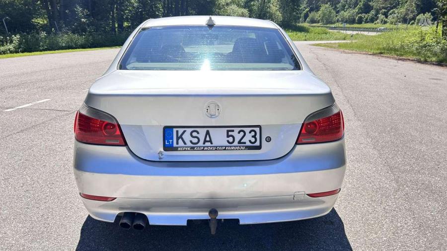Grey BMW 530 2004 in Ukmerge, with an engine capacity of 3.00 L and mileage of 450 thousand km for 2550 €, photo 13 on AUTOMOTO.COM.LV