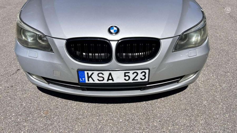Grey BMW 530 2004 in Ukmerge, with an engine capacity of 3.00 L and mileage of 450 thousand km for 2550 €, photo 15 on AUTOMOTO.COM.LV