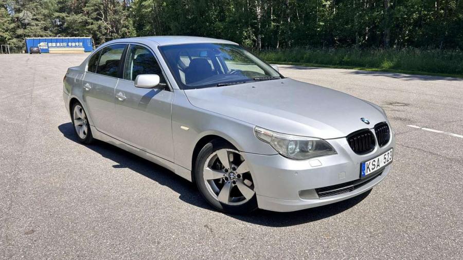 Grey BMW 530 2004 in Ukmerge, with an engine capacity of 3.00 L and mileage of 450 thousand km for 2550 €, photo 16 on AUTOMOTO.COM.LV