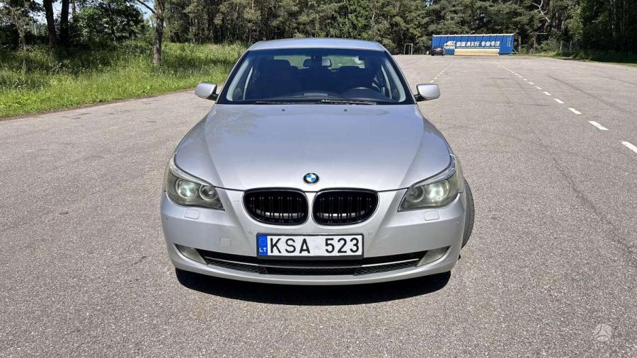 Grey BMW 530 2004 in Ukmerge, with an engine capacity of 3.00 L and mileage of 450 thousand km for 2550 €, photo 17 on AUTOMOTO.COM.LV
