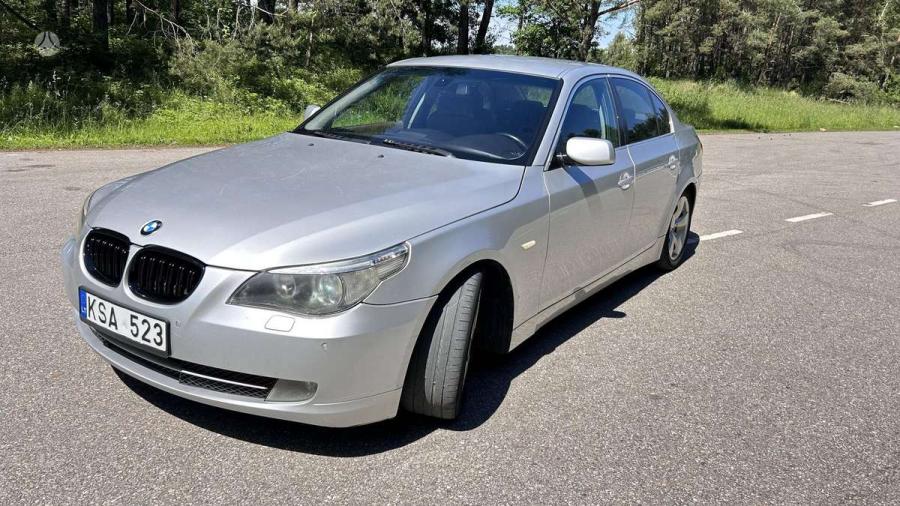 Grey BMW 530 2004 in Ukmerge, with an engine capacity of 3.00 L and mileage of 450 thousand km for 2550 €, photo 18 on AUTOMOTO.COM.LV
