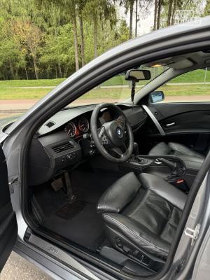 Grey BMW 530 2004 in Salcininkai, with an engine capacity of 3.00 L and mileage of 450 thousand km for 3200 €, photo 11 on AUTOMOTO.COM.LV