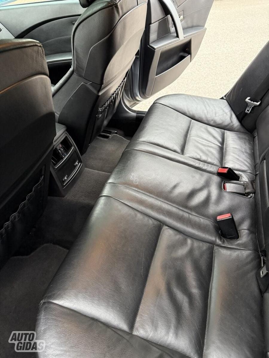 Grey BMW 530 2004 in Salcininkai, with an engine capacity of 3.00 L and mileage of 450 thousand km for 3200 €, photo 16 on AUTOMOTO.COM.LV