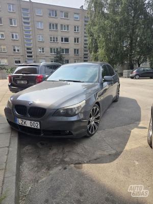 Pelēks BMW 530 2004 Klaipėda, ar dzinēja tilpumu 3.00 L un nobraukumu 380 tūkst. km par 2900 €, foto 4 vietnē AUTOMOTO.COM.LV