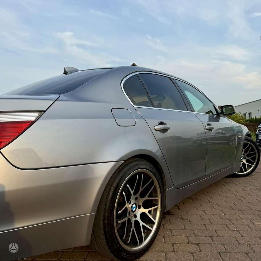 Grey BMW 530 2004 in Kaisiadorys, with an engine capacity of 2.99 L and mileage of 292 thousand km for 3650 €, photo 13 on AUTOMOTO.COM.LV