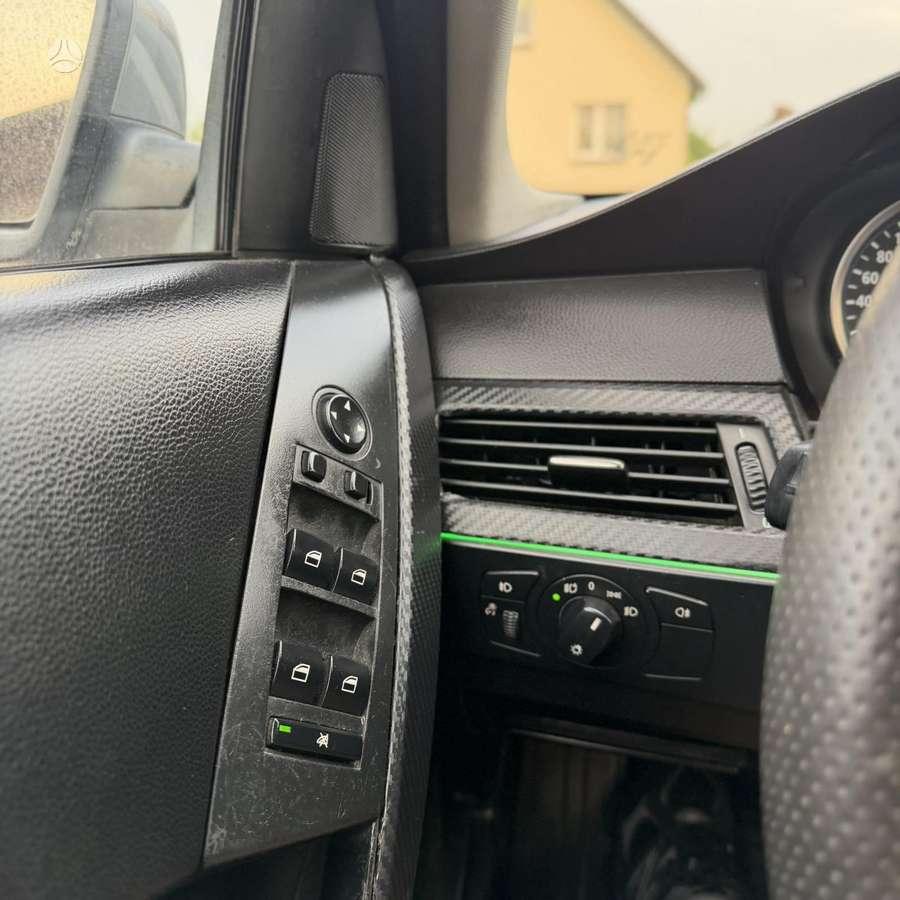 Grey BMW 530 2004 in Kaisiadorys, with an engine capacity of 2.99 L and mileage of 292 thousand km for 3650 €, photo 19 on AUTOMOTO.COM.LV