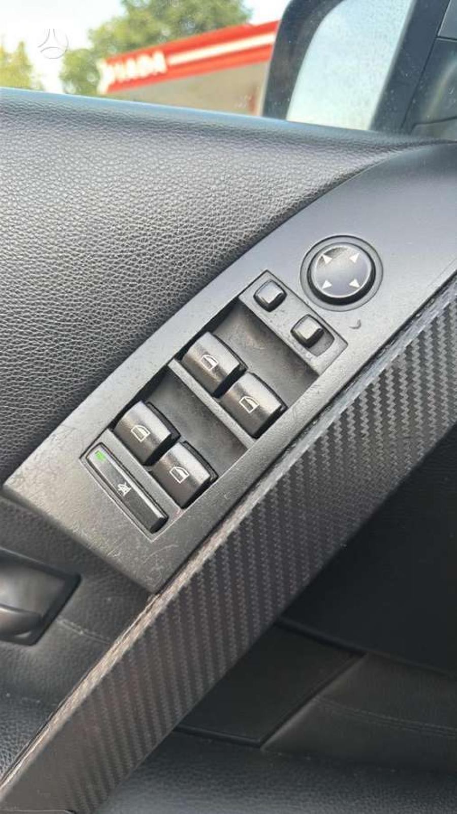 Grey BMW 530 2004 in Kaisiadorys, with an engine capacity of 2.99 L and mileage of 292 thousand km for 3650 €, photo 27 on AUTOMOTO.COM.LV