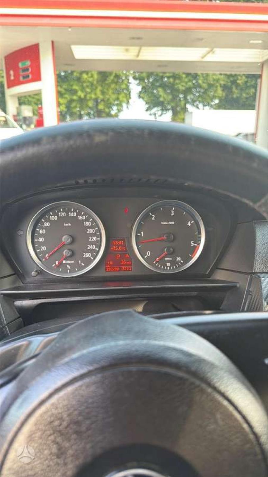 Grey BMW 530 2004 in Kaisiadorys, with an engine capacity of 2.99 L and mileage of 292 thousand km for 3650 €, photo 28 on AUTOMOTO.COM.LV