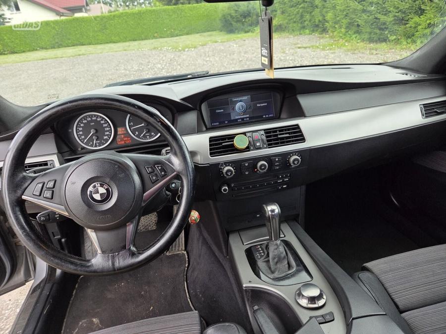 Pelēks BMW 530 2004 Viļņa, ar dzinēja tilpumu 3.00 L un nobraukumu 332 tūkst. km par 3750 €, foto 7 vietnē AUTOMOTO.COM.LV