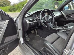 Pelēks BMW 530 2004 Viļņa, ar dzinēja tilpumu 3.00 L un nobraukumu 332 tūkst. km par 3750 €, foto 9 vietnē AUTOMOTO.COM.LV