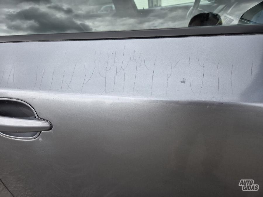 Pelēks BMW 530 2004 Viļņa, ar dzinēja tilpumu 3.00 L un nobraukumu 332 tūkst. km par 3750 €, foto 13 vietnē AUTOMOTO.COM.LV