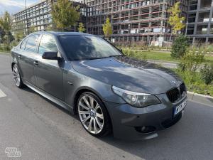 Pelēks BMW 530 2004 Viļņa, ar dzinēja tilpumu 3.00 L un nobraukumu 371 tūkst. km par 4650 €, foto  vietnē AUTOMOTO.COM.LV