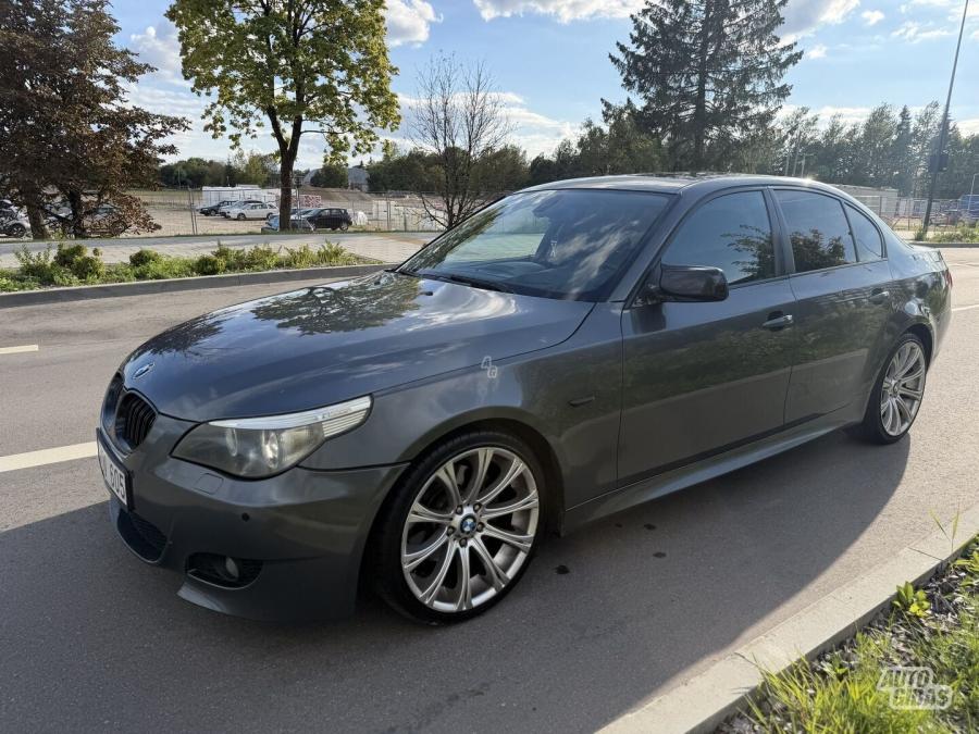 Pelēks BMW 530 2004 Viļņa, ar dzinēja tilpumu 3.00 L un nobraukumu 371 tūkst. km par 4650 €, foto 3 vietnē AUTOMOTO.COM.LV