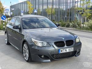 Pelēks BMW 530 2004 Viļņa, ar dzinēja tilpumu 3.00 L un nobraukumu 371 tūkst. km par 4650 €, foto 6 vietnē AUTOMOTO.COM.LV